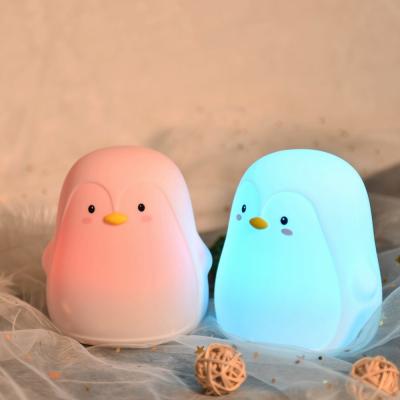 Cina Luce calda molle da tavolo della lampada 0.8w della luce notturna del silicone del pinguino in vendita