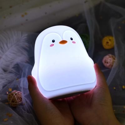 Cina Luce calda molle da tavolo della lampada 0.8w della luce notturna del silicone del pinguino in vendita