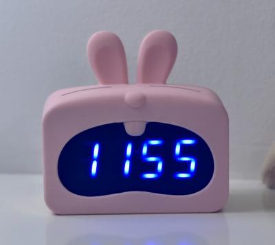 Cina Controllo sano 4 AAA Bunny Alarm Clock Travel Portable 10.3x4.7x9.9cm in vendita