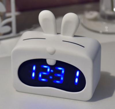 Cina Controllo sano 4 AAA Bunny Alarm Clock Travel Portable 10.3x4.7x9.9cm in vendita