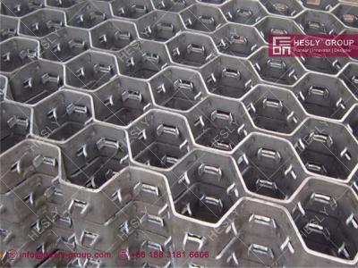 China 30mm height Hexmesh for Refractory Lining in furnaces | China Hex-Mesh Supplier | 3’x10' for sale