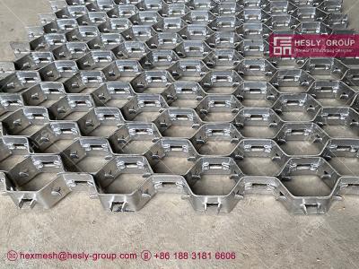 China AISI321 Hex Metal Refractory Cat Crackers Linings | 19mm thickness | 16ga strips | 2" hexagonal mesh | HESLY CHINA for sale