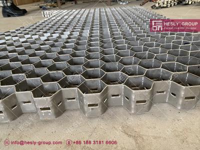 China HESLY Refractory Hexmesh for flue gas lines | 25mm depth | 14ga thickness | 2" hexagonal hole | 0.97X2.0m - HESLY CHINA for sale