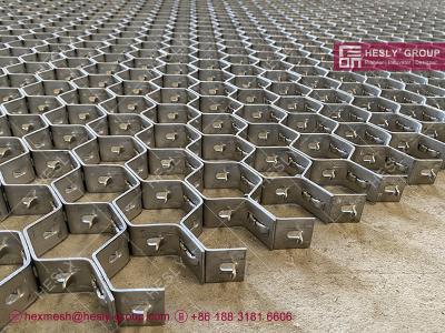 China Stainless Steel 310S Hexsteel Mesh for lining ducts | Shell Lance Type | 2" hexagonal hole | 14gague Thickness | HESLY for sale