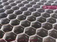 China Hexmesh Refractory Lining Hexsteel 304 1.2mm 10mm 50mm for Petrochemical Furnace Duct Cyclone for sale