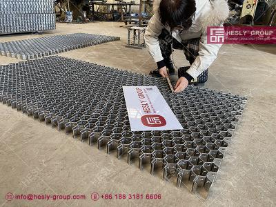 China AISI309s | Hex Mesh for metallurgival industry | Strip thickness 2.0mm| 25mm strip height | 46mm hole -HESLY group for sale