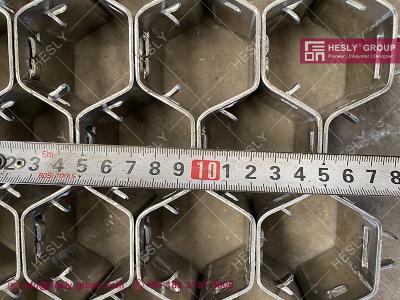 China AISI310S 20mm Depth Hexmetal refractory lining | 2.0mm Thickness | 36" X 12" for sale