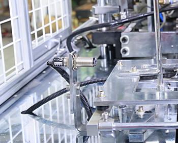 Eine Zeit-Papier-Schale, die Maschinen Ultraschallkaffee Wegwerfpapierglasmaschine macht
