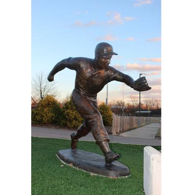 China Custom High Quality Art Hand Casting Life Size Bronze Baseball Winner Sculpture Oscar Charleston statue for sale