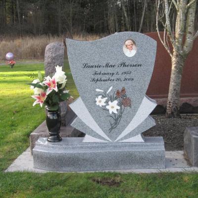 China Customized High-end Design Grave Stone Etched Granite Monument Tombstone Headstone For Memorial for sale