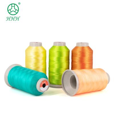 Cina Poliestere 50/3 cotone 250 Yard cucitura filato di fabbricazione della macchina filo 3Cord Bianco 1000M cono in vendita
