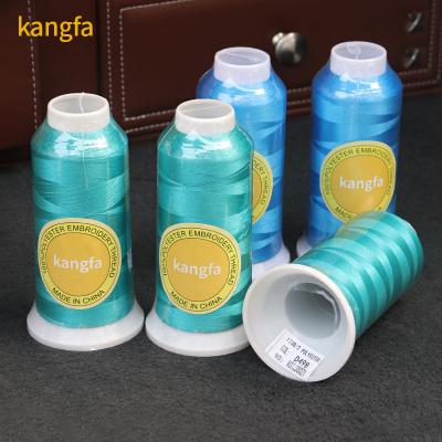 Cina 4000 yard 100% poliestere 120D filo ricamato dorato per cucire logo ricamato in vendita