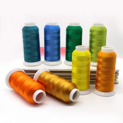 Cina Lunghezza/cone 4000y 720colori 100% poliestere 120d 2 filo ricamo della macchina da abbigliamento in vendita