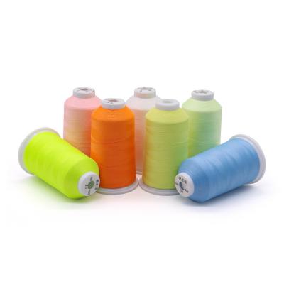 Cina Filato di cucitura a filo industriale 150D Filato di ricamo a cambiamento di colore 100% poliestere in vendita