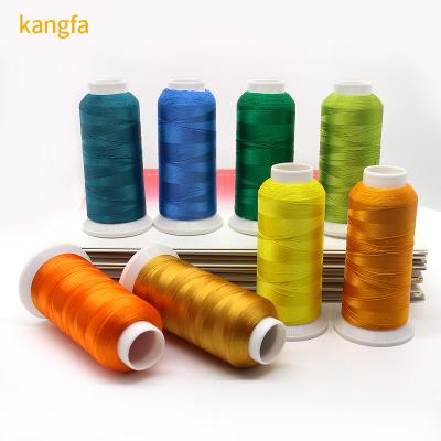 Cina Basso MOQ 120D / 2 4000Y Spedizione rapida Filato di poliestere per macchina di ricamo 720 colori in vendita