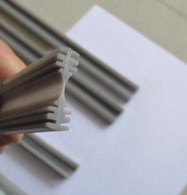 Cina Striscia di gomma per tergicristalli in silicone resistente alle alte temperature per i sistemi di pulizia dei parabrezza in vendita