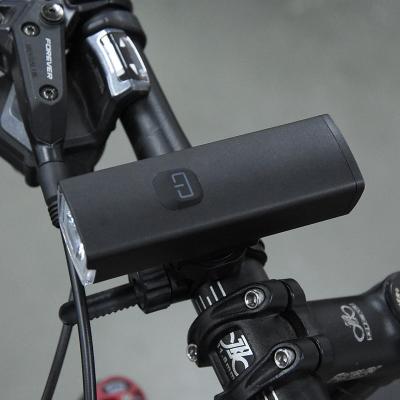 中国 IPX6は2200mAh電池USBの再充電可能なバイクの前部ライト600Lmsを防水する 販売のため