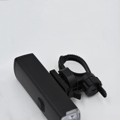 Cina L'alto lume Ipx6 LED va in bicicletta la torcia elettrica di carico veloce della bicicletta di USB della luce in vendita