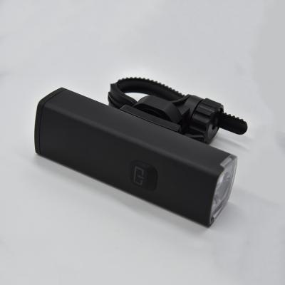 Cina L'alto lume Ipx6 LED va in bicicletta la torcia elettrica di carico veloce della bicicletta di USB della luce in vendita