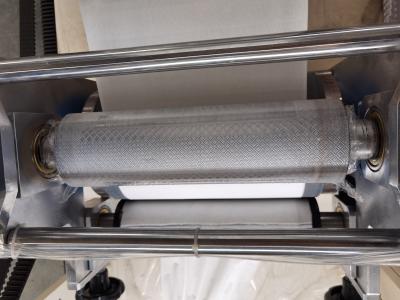 Cina macchina automatica del tovagliolo della carta velina di 380V 50Hz con la goffratura del 1000pcs/M in vendita