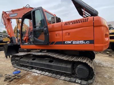 Cina 22 tonnellate originale usata Doosan DX225 Crawler Excavator con 157KW di potenza del motore e 1,05m3 di capacità del secchio in vendita