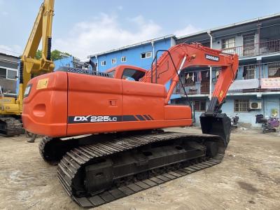 中国 22トン オリジナルの古着ドーサンDX225 クローラー掘削機 157KW エンジンパワーと1.05m3バケツ容量 販売のため