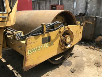 Cina Rullo compressore automatico della seconda mano dell'ingranaggio, compattatore pneumatico del rullo di Bomag Bw217d in vendita