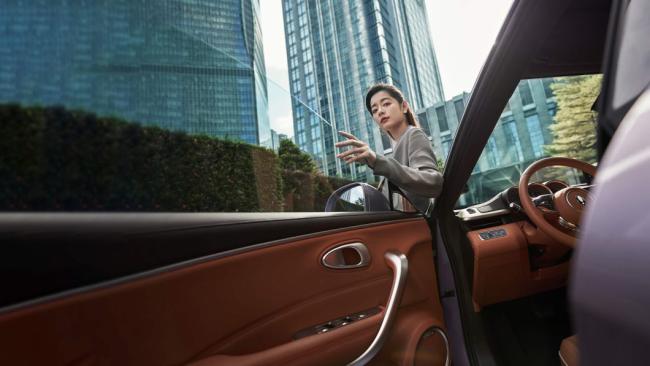 The Cheapest Electric Car Made in China Hight Appearance Good Prices Ora Lightning Catelectric Vehicle Car