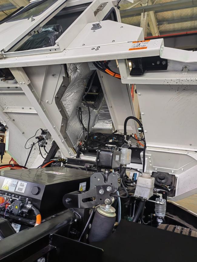 China Similar Kalmar Smart Terminal Tractor/ Shunt Truck/Yard Truck for Quick Move Cargo Containers