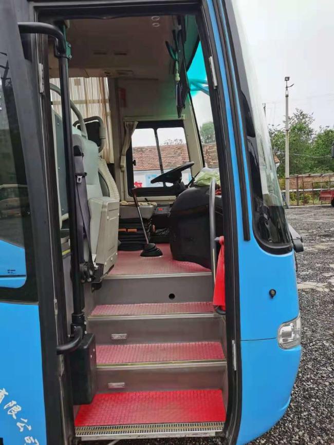 Cheaper Used Year 2017 Kinglong/Higer Diesel Engine 49 Seats Coach Bus in Good Condition