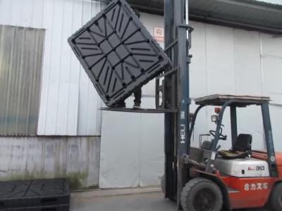 Cina pallet di plastica resistente di processo di soffiatura in forma di 1200*1200mm per la borsa del riso con il carico dinamico 2000kg in vendita
