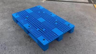 Cina il pallet di plastica di superficie di griglia resistente 1200x800 ha rinforzato in vendita