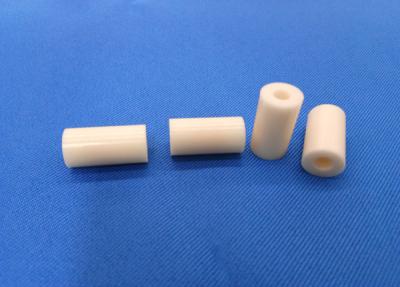 Cina Dell'allumina ceramica di 99 degli isolanti Al2o3 componenti di precisione isolante ceramico con la vite M4 in vendita