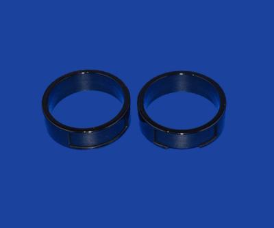 Cina Anello ceramico di biossido di zirconio lucido nero con il doppio centro spazzolato scanalato 8mm in vendita