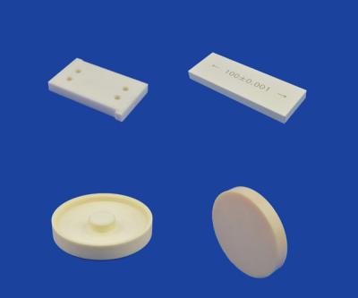 Cina Disco ceramico dell'allumina con il piccolo foro, multiplo terminale ceramico ad alta temperatura dell'alloggio in vendita