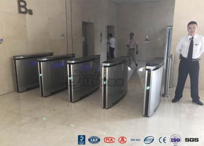 중국 ZK 접근 통제되는 접근 플랩 Berrier 광학적인 자동 입구 십자형 회전식 문/체계 판매용