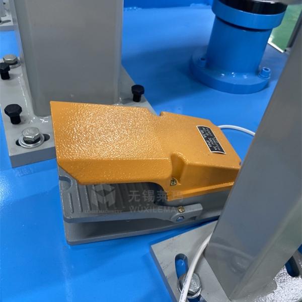 Quality 1000kg CE Welding Rotator Turning Roll For Round Pipes With Foot Pedal for sale