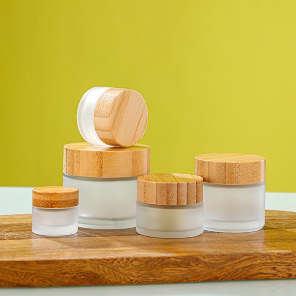 Quality SGS Round Glass Cosmetic Container UV Electroplating Luxury Skincare Bottles for sale