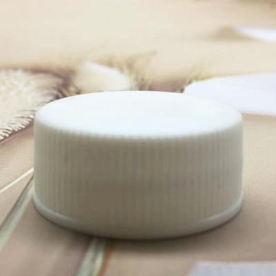 China Clear Cosmetic Bottle Cap 24/410 Screw On Closure Sample Available for sale