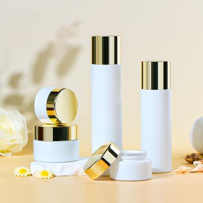 China Private Labeling Custom Cosmetic Bottles with Secure Caps and Leak-Proof Design for sale