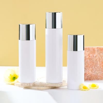China Botellas cosméticas de plástico personalizables: formas, colores y tamaños hechos a medida para la singularidad de su marca en venta