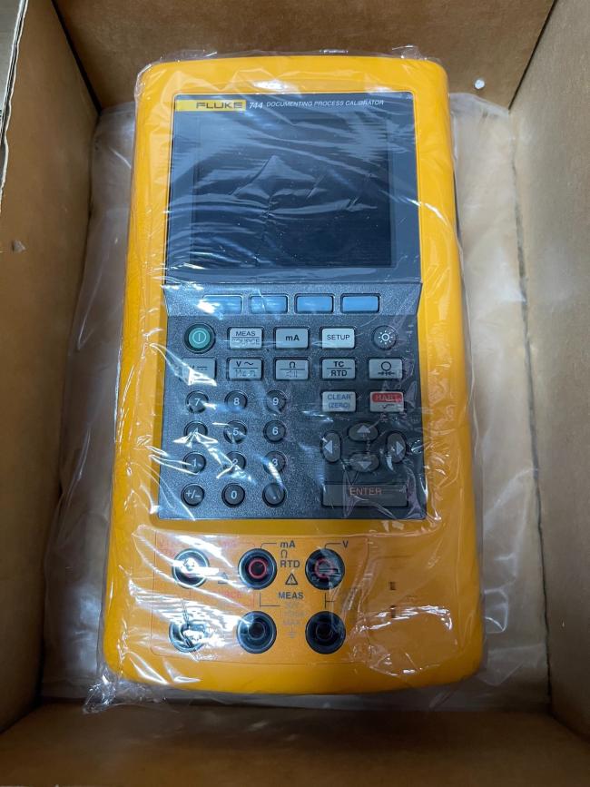 Fluke 754 side view showing connectors