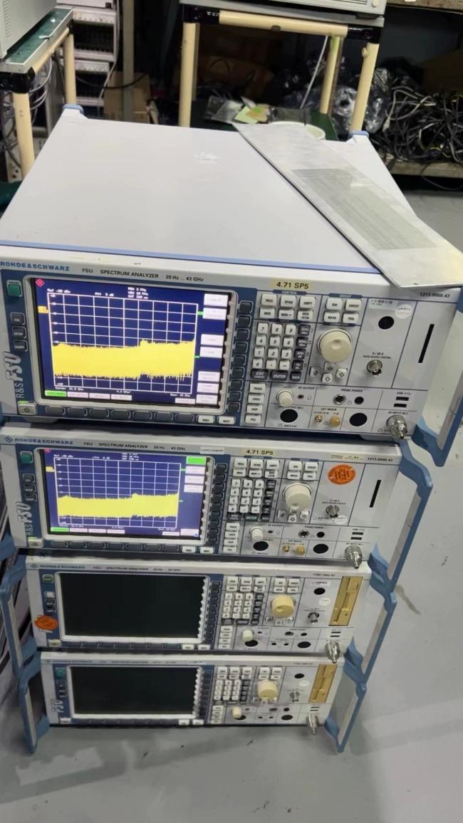 Rohde & Schwarz FSU43 Spectrum Analyzer close-up view