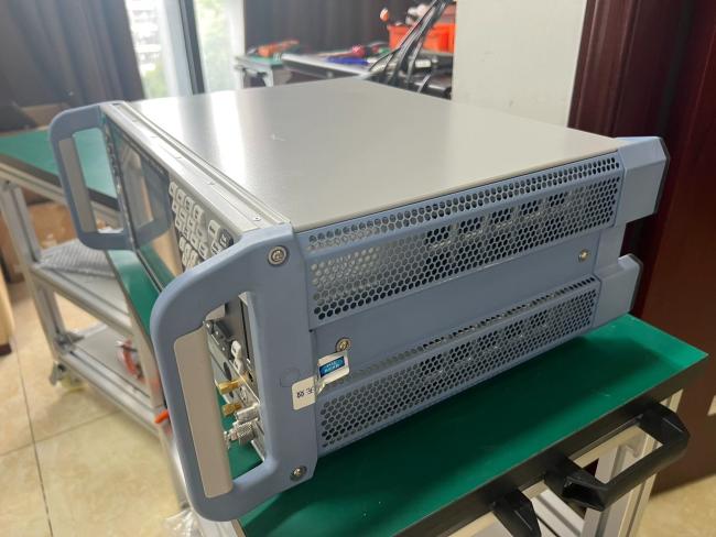 Close-up view of FSVA3044 analyzer interface