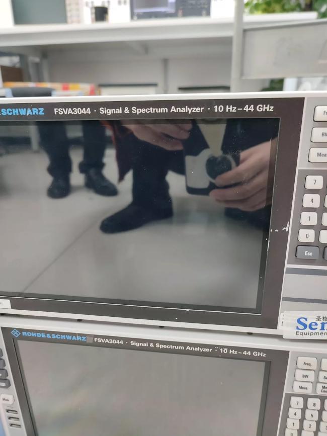 FSVA3044 analyzer side view showing ports and connections