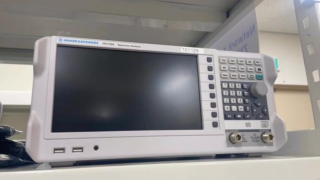 Rohde & Schwarz R&S FPC1500 side view showing ports