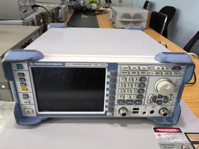 Rohde & Schwarz ZVL6 VNA measurement display