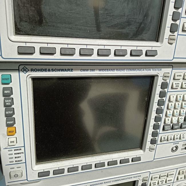 Rohde & Schwarz CMW280 RF Production Tester side view