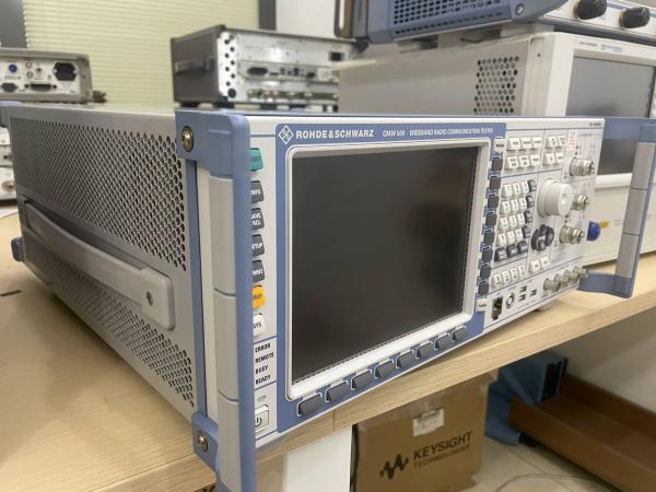 Quality Rohde & Schwarz RF Communications Test Set CMW500 K50 3.3 GHz 8 Port Wireless for sale