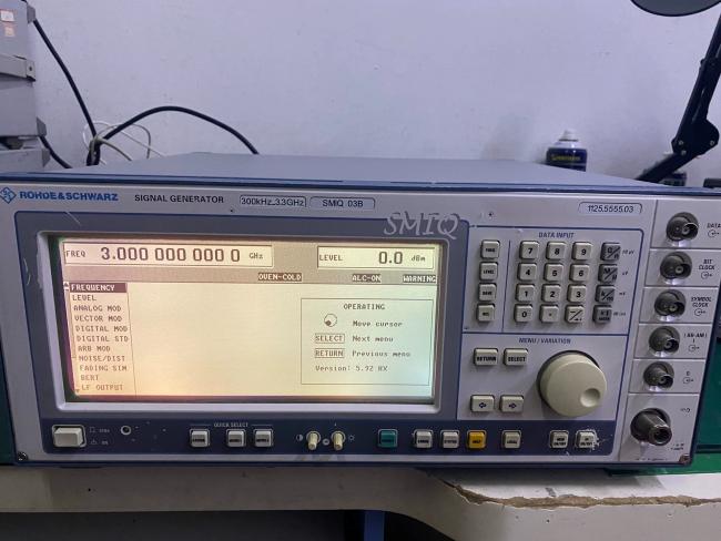 Rohde & Schwarz R&S SMIQ03B side view